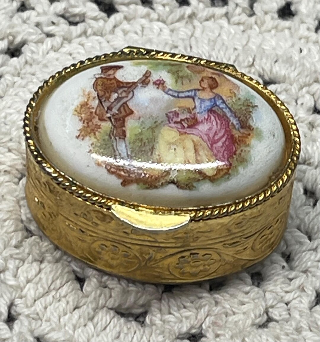 Vintage Small Metal Pill Box With Plastic Insert Victorian Couple ...
