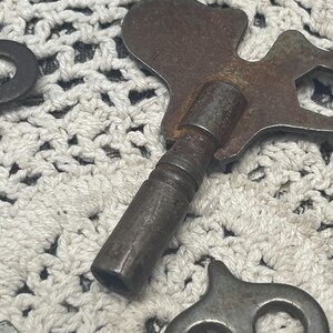 Antique or Vintage Clock Keys - Set of 7 - Etsy