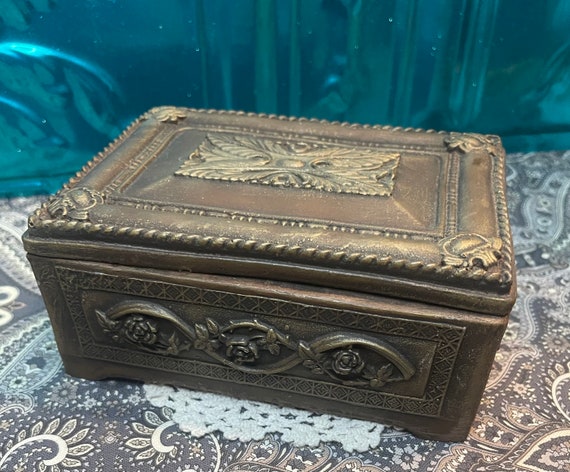 Vintage ornate heavy Victorian style rose design box-… - Gem