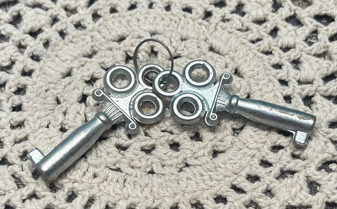 Vintage Set of Small Keys - Open Shaft - Set of 2 - Etsy