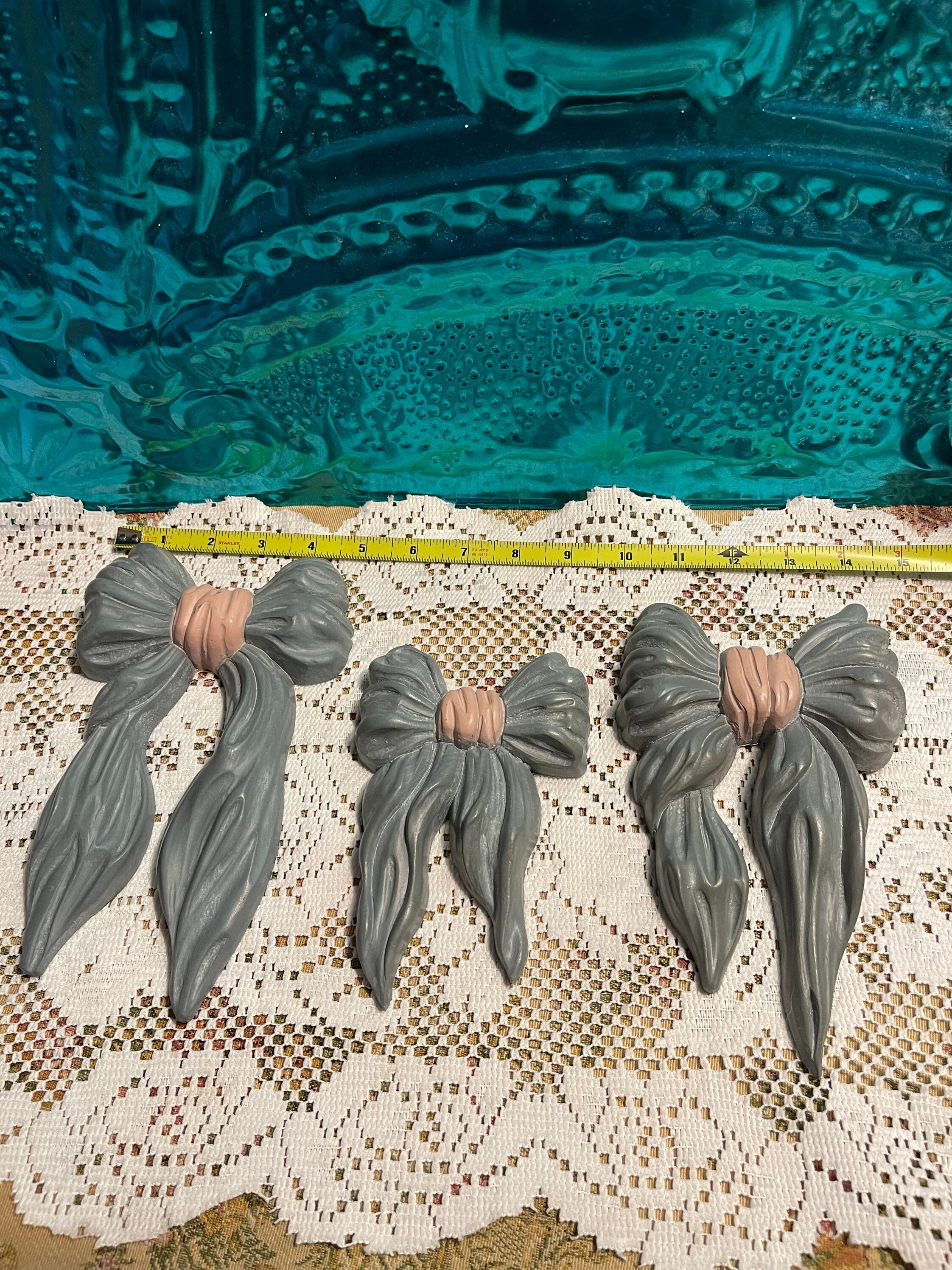 Vintage Plastic Bow Wall Decor Set of 3 - Etsy