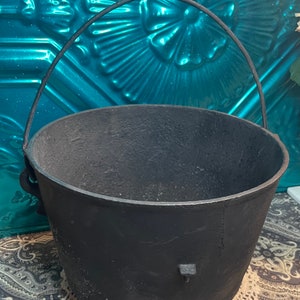 Antique or Vintage Cast Iron 3 Leg Pot Cauldron Pot With Handle 10.5 ...