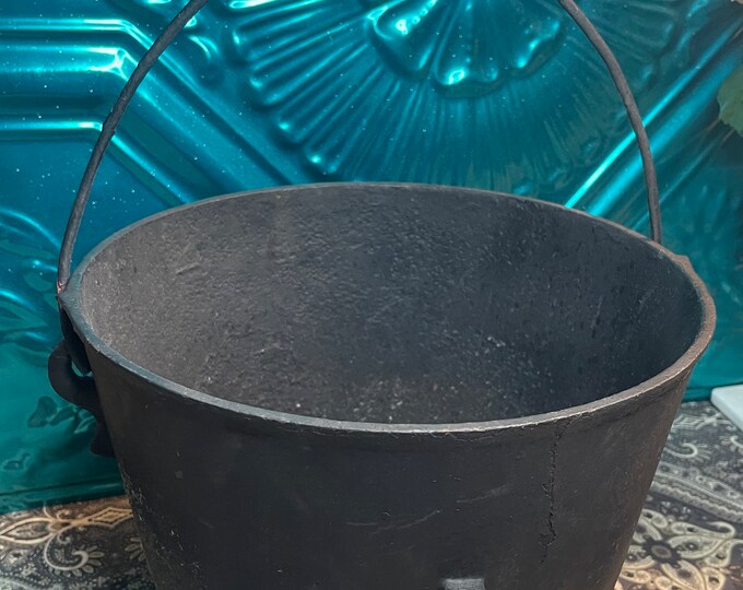 Antique or Vintage Cast Iron 3 Leg Pot - Cauldron Pot With Handle 10.5 ...