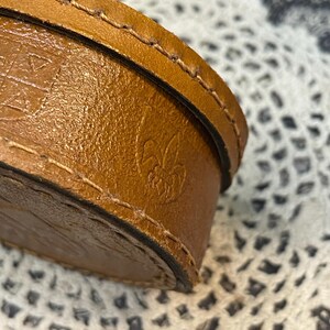Vintage Small Round Leather- or Leather Look Box With Crest- Fleur De ...