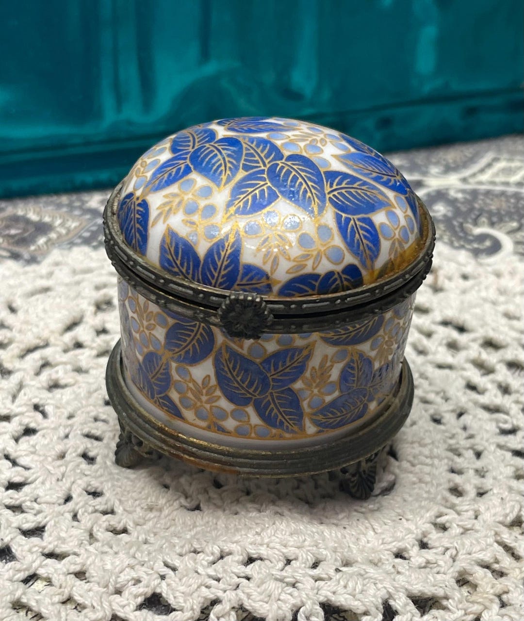 Vintage Small Hinged Lid Porcelain Box With Leaf Design on Ornate Feet ...