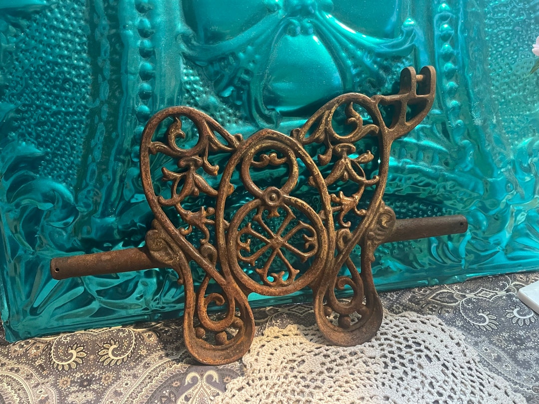 Antique or Vintage Ornate Heavy Iron Sewing Machine Foot Pedal Rustic ...