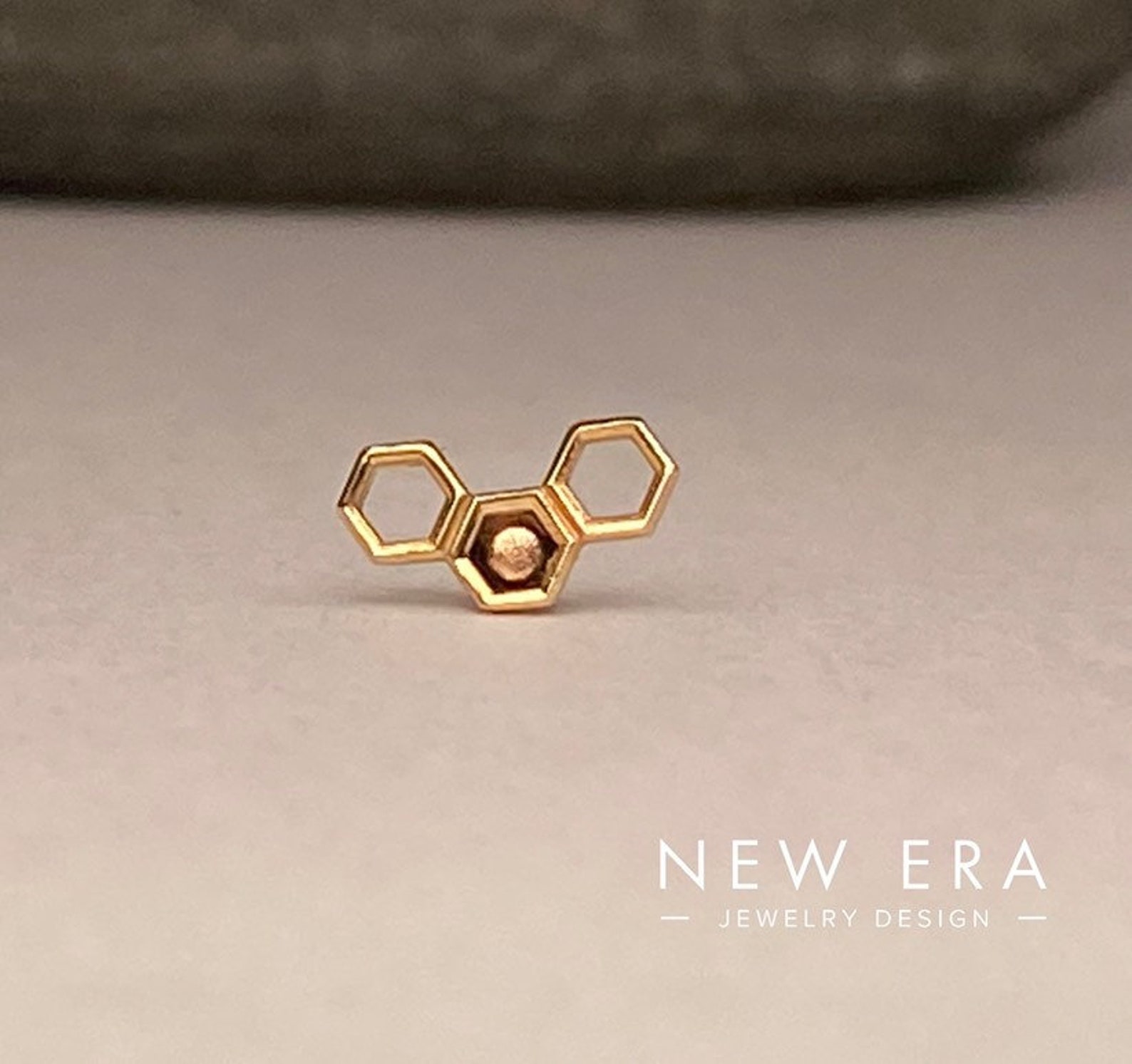 14 Karat Gold Honeycomb & Bumblebee Decorative Ends Threadless, Threaded, Dermal Options Bee ...