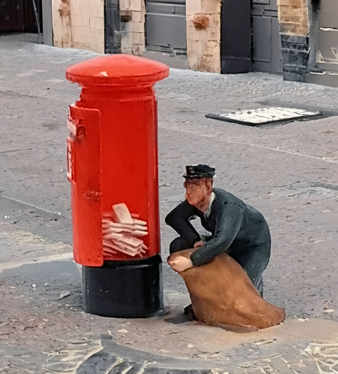 FG07 - Postman and Post Box - Unpainted- Model Railway Figure - N Scale ...