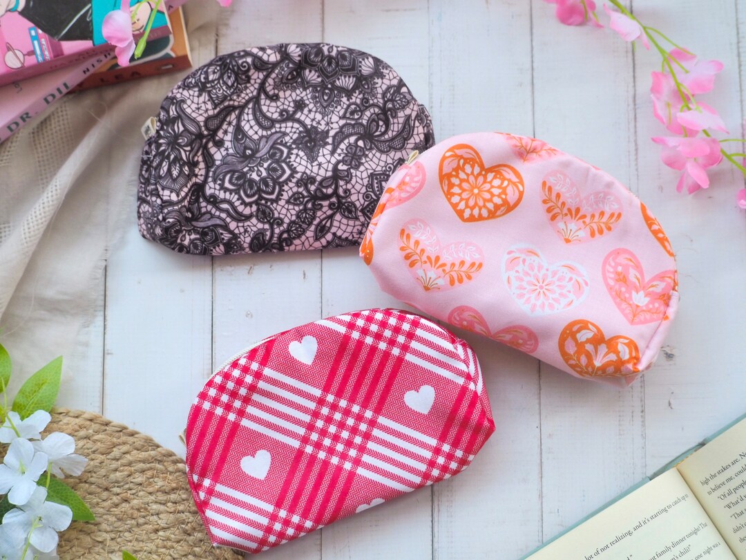 Romance Round Pouches Heart Pattern Makeup Pouches Floral Stationary Pouch Cosmetic Zipper ...