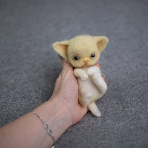 White Cat Felt - Etsy