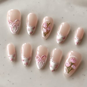 LYNETTE | Ditsy Coquette Floral Press on Nails | Hand Painted Flower ...