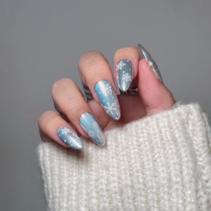 NEVE | Frosted Glass Press on Nails | Winter Nails | Magnetic Cateye ...