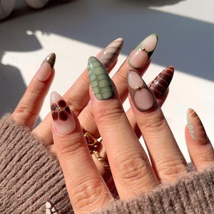 OAKLEY | Nature Theme Croc Press on Nails | French Croc Nails | Brown ...