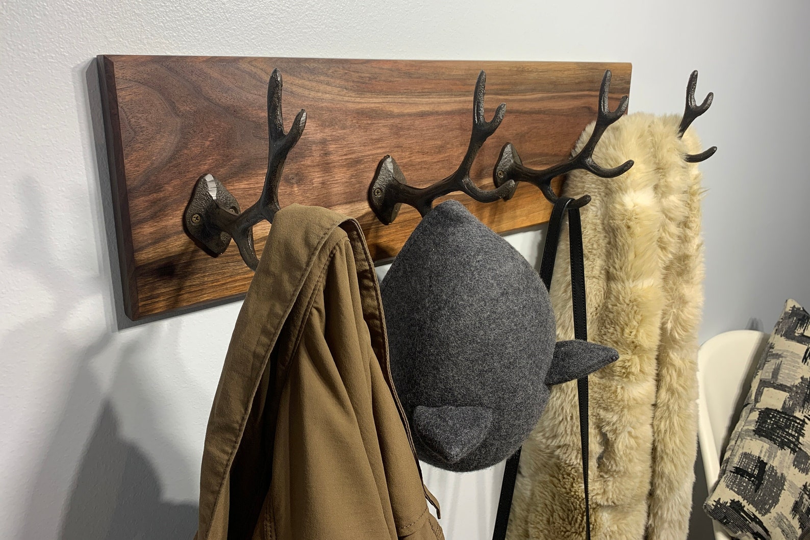Antler Wall Rack 4 or 6 Rustic Cast Iron Deer Antler Hooks - Etsy