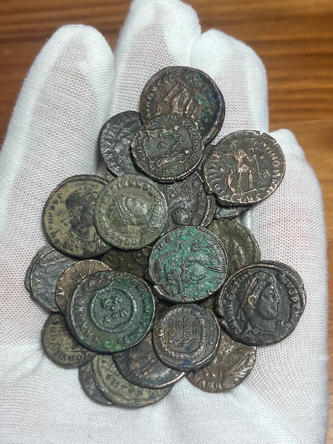 1 Nice Detail Ancient Roman Bronze Coin Dating to the 4th Century AD ...