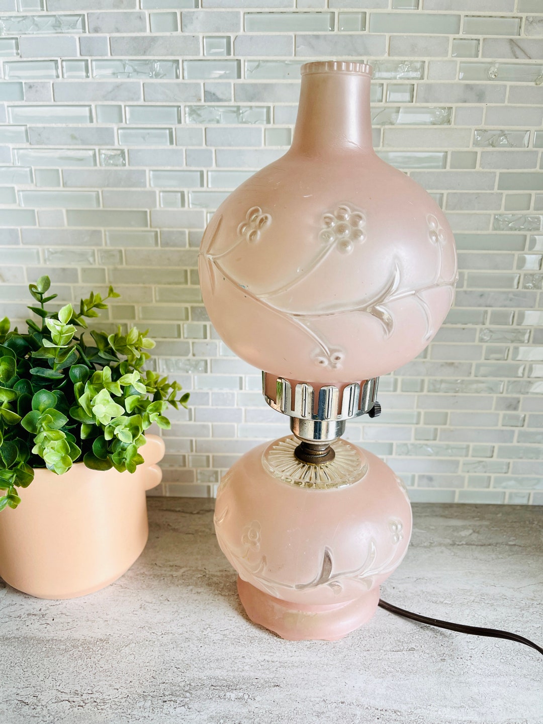 Vintage Underwriters Laboratory Gone With the Wind Frosted Glass Hurricane Pink Parlor Lamp With ...