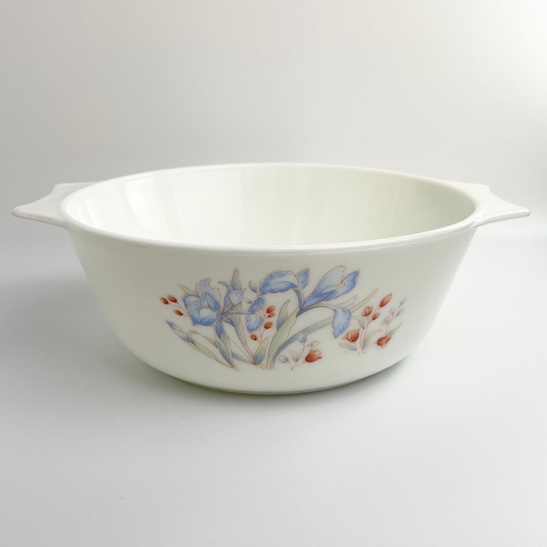 1970s Pyrex Blue Iris Round 1-quart Casserole Dish | Made in England ...