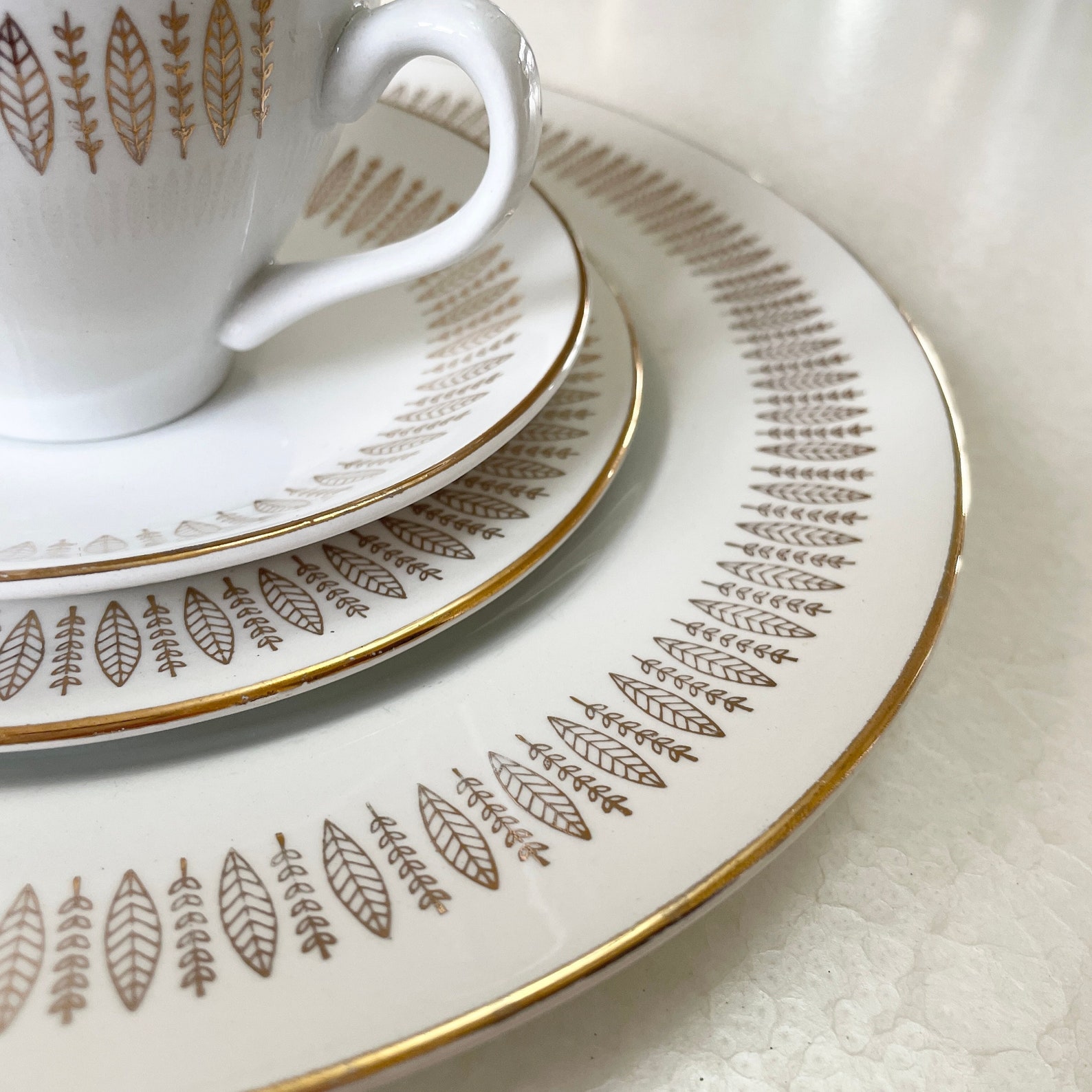 22ct Gold Decor Royal Knight Traditional Dinnerware | Staffordshire ...