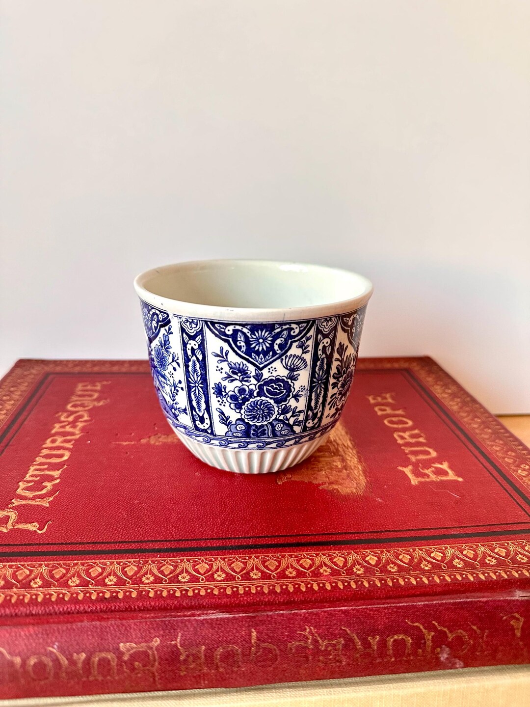 Small Vintage Flower Pot in Classic Blue and White | Retro Delft ...