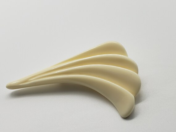 Vintage 1930's Art Deco Ivory Celluloid Swirl Brooch … - Gem
