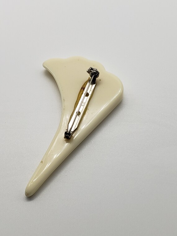 Vintage 1930's Art Deco Ivory Celluloid Swirl Brooch … - Gem