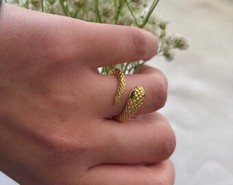 18k Gold Medusa Ring - Etsy