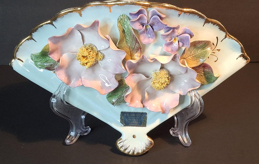 Vintage Wildwood Ceramic Wall Pocket Fan Vase With 3D Flowers-rare Find ...