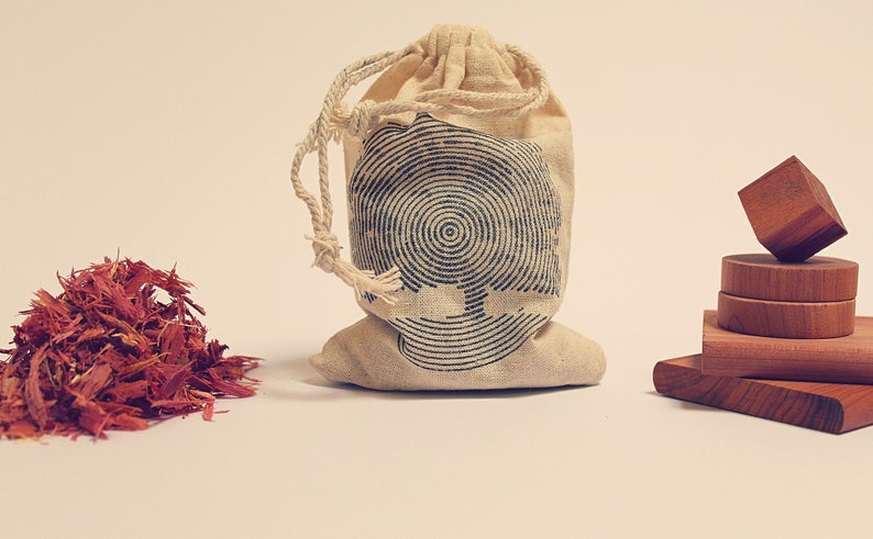 NATURAL Moth Balls - Red Cedar Wood CHIPPINGS - Non Toxic Moth and Bug ...