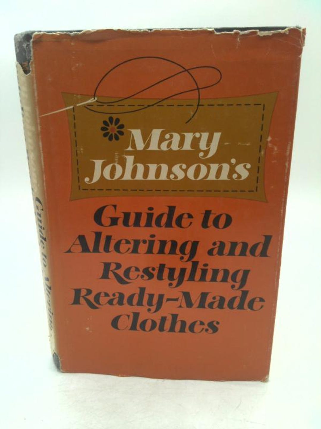 Mary Johnson's Guide to Altering and Restyling Ready-made Clothes by ...
