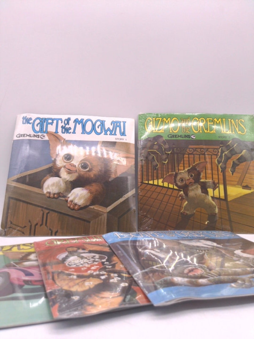 Gremlin Adventures: the Gift of the Mogwai, Gizmo and the Gremlins ...