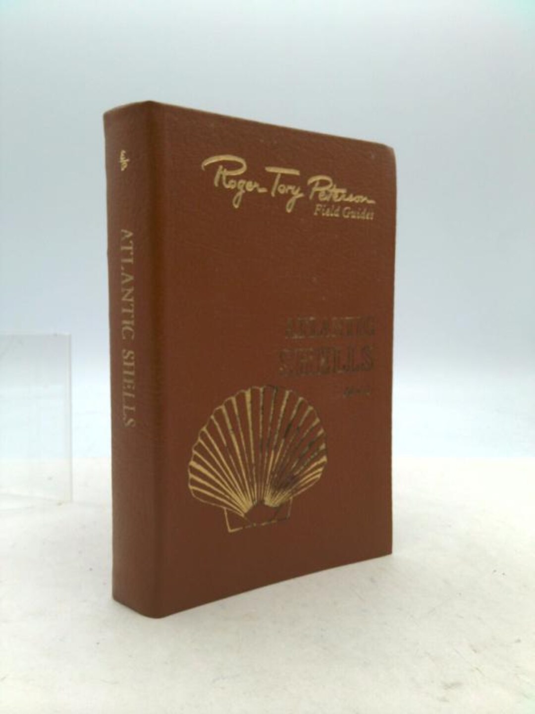 Roger Tory Peterson Field Guides: Atlantic Shells [leather Bound] by ...