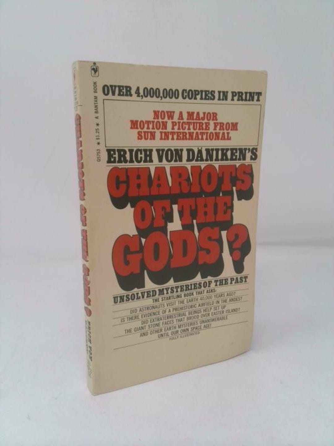 Chariots of the Gods?: Unsolved Mysteries of the Past by Erich Von DaÌ ...