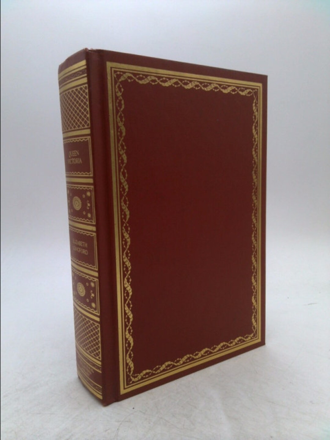 Queen Victoria: Born to Succeed by Elizabeth Harman Pakenham Longford ...