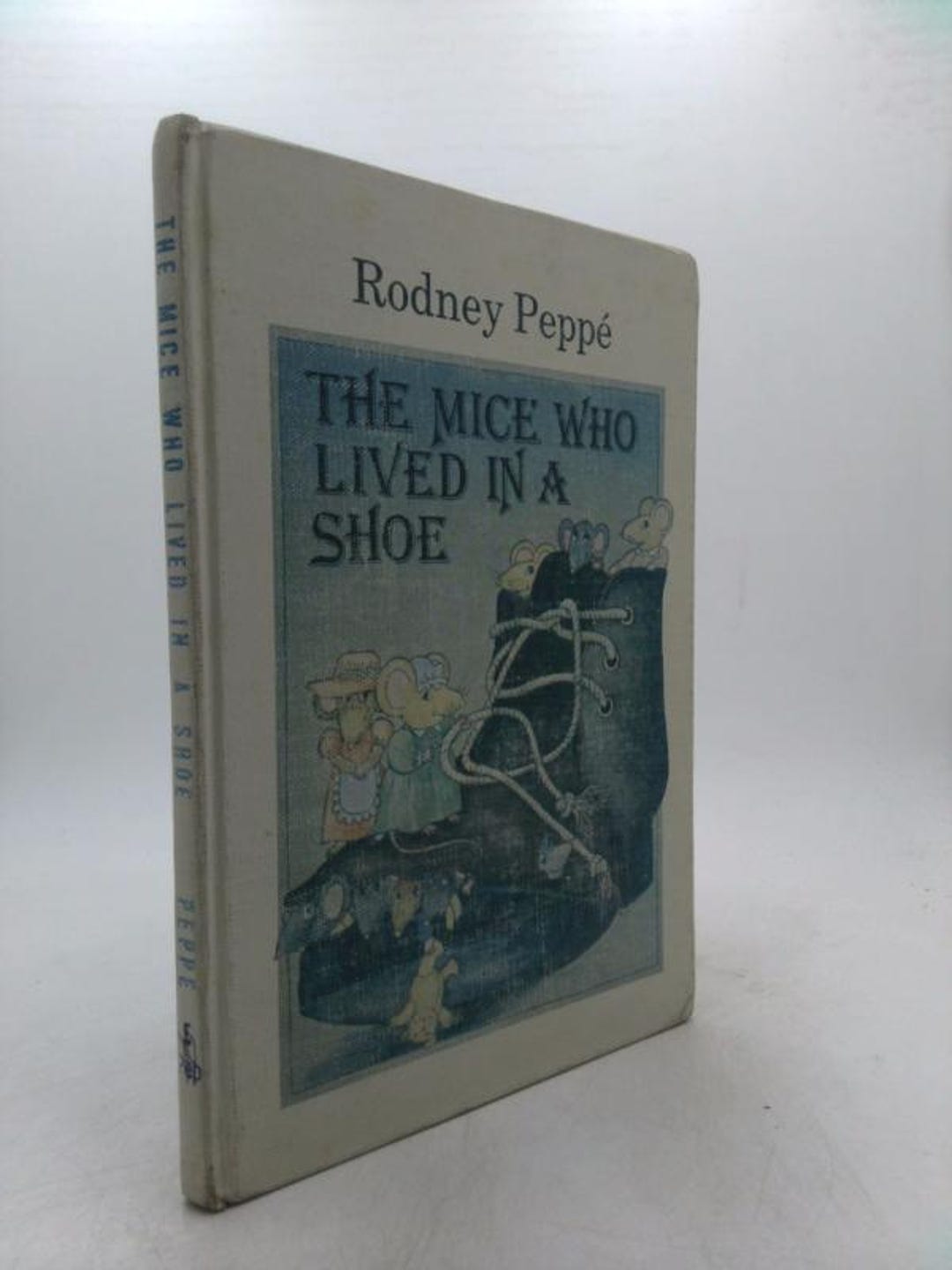 The Mice Who Lived in a Shoe by Rodney Peppe - Etsy