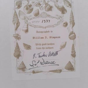 A Compendium of Seashells: A Full-color Guide to More Than 4,200 of the ...