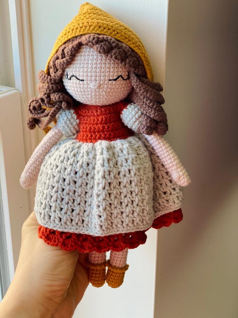 Munich VINTAGE STYLE Crochet Town Girl. Unique Ecofriendly - Etsy