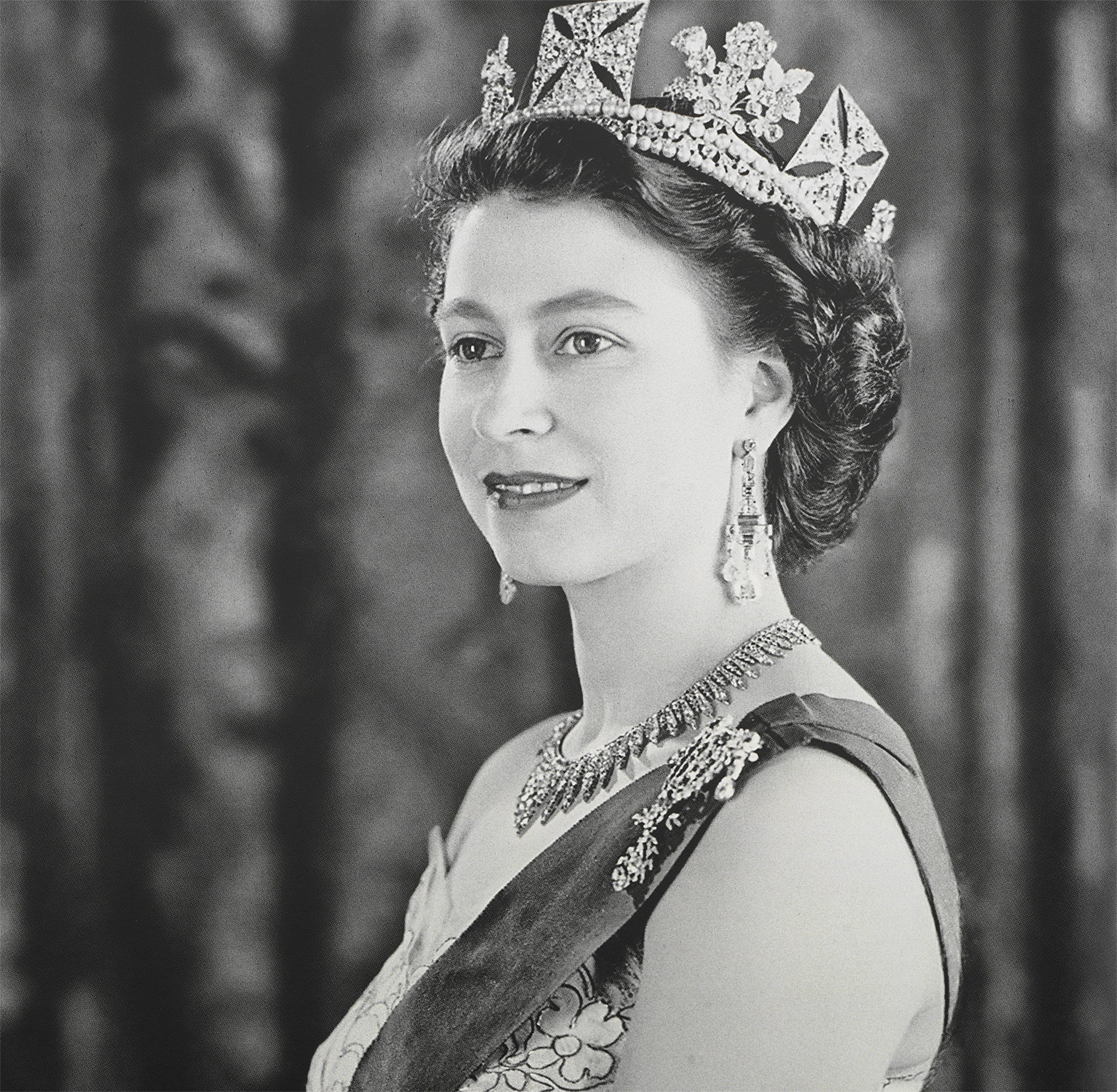 Queen Elizabeth II Black White Portrait Poster Framed Canvas - Etsy
