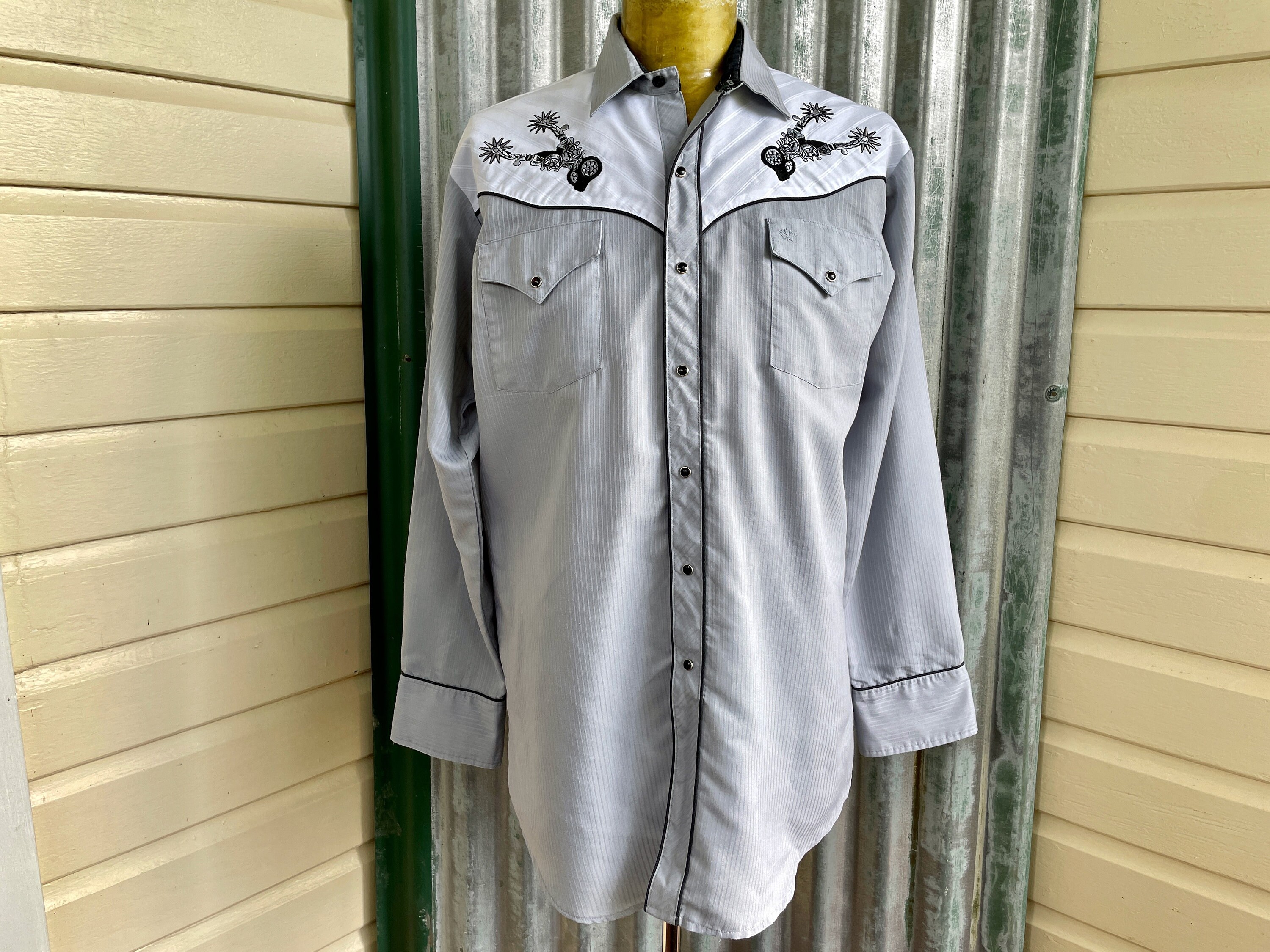 1990's Vintage Western Shirt Embroidered Cowboy Spurs Black White Snaps ...