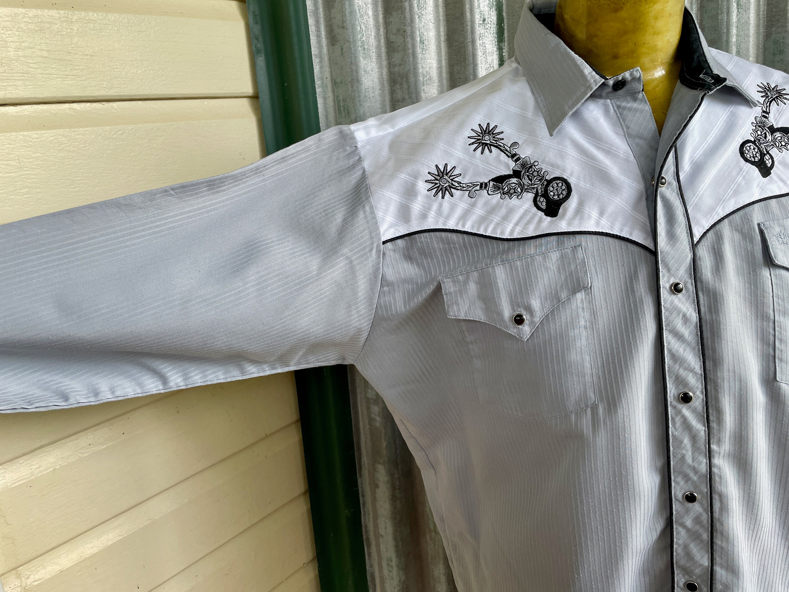 1990's Vintage Western Shirt Embroidered Cowboy Spurs Black White Snaps ...