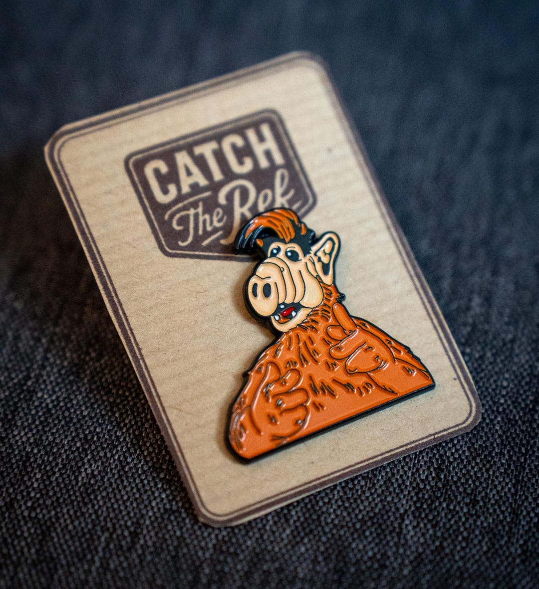 Retro ALF Enamel Pin – TV Show Collectible - Broche Badge Willy Tanner ...