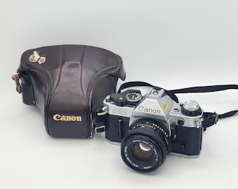 Vintage Praktiflex FX 35mm SLR Film Camera With Carl Zeiss Vintage Praktiflex FX 35mm SLR Film Camera With Carl Zeiss