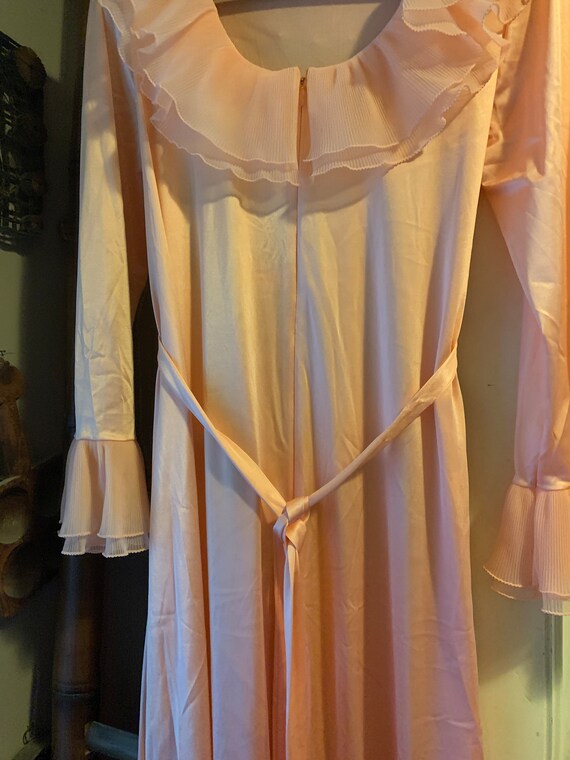 Vintage Vanity Fair Peach Ruffle Trim Negligee Nightg… - Gem