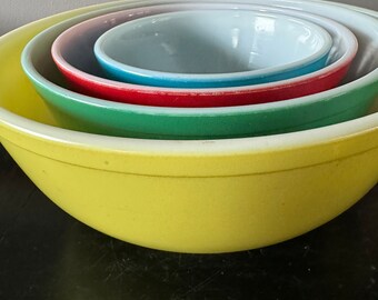 Vintage Pyrex Primary Color Mixing Bowls, Set of 4, Yellow, Green, Red ...