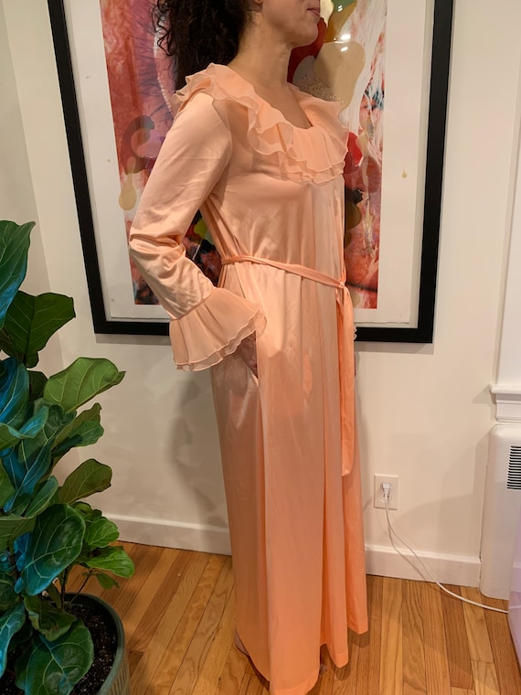 Vintage Vanity Fair Peach Ruffle Trim Negligee Nightg… - Gem