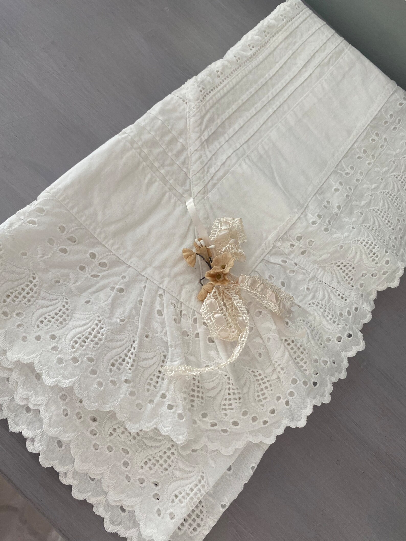 Gorgeous Vintage Swiss Eyelet Lace Tablecloth,square White Antique ...