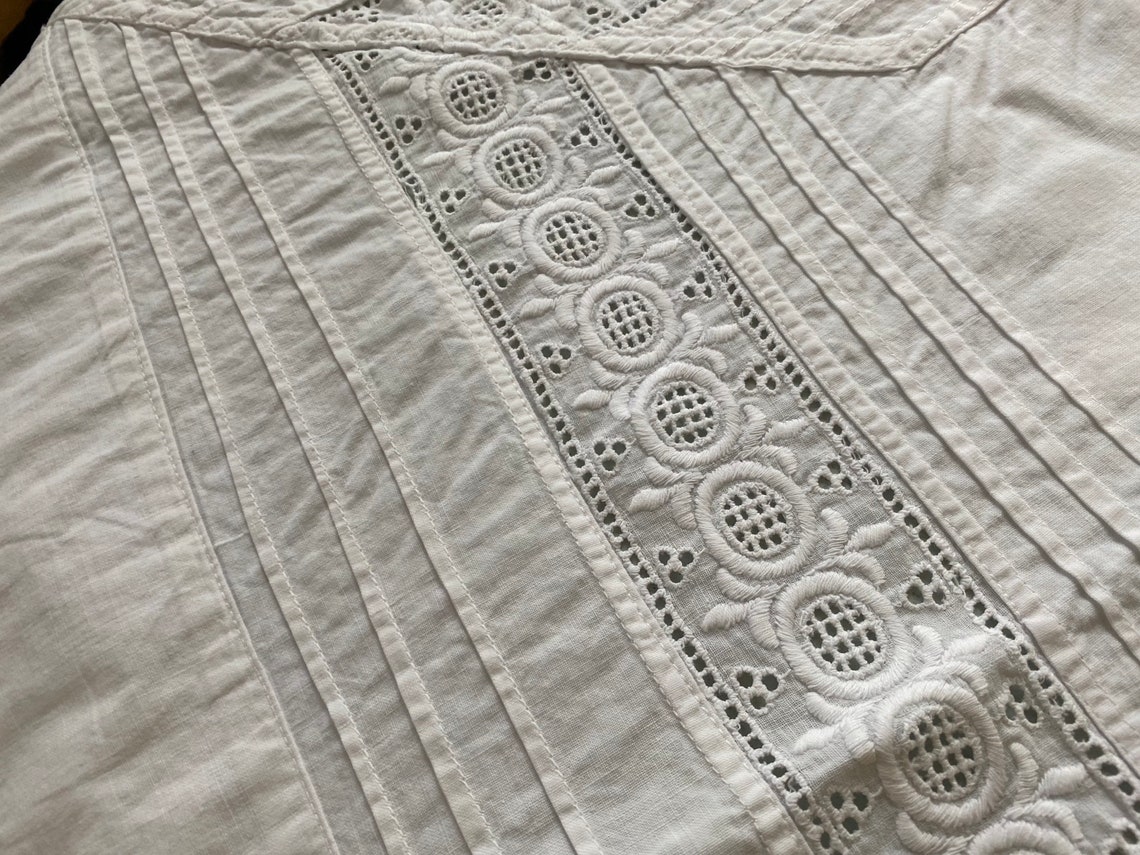 Gorgeous Vintage Swiss Eyelet Lace Tablecloth,square White Antique ...
