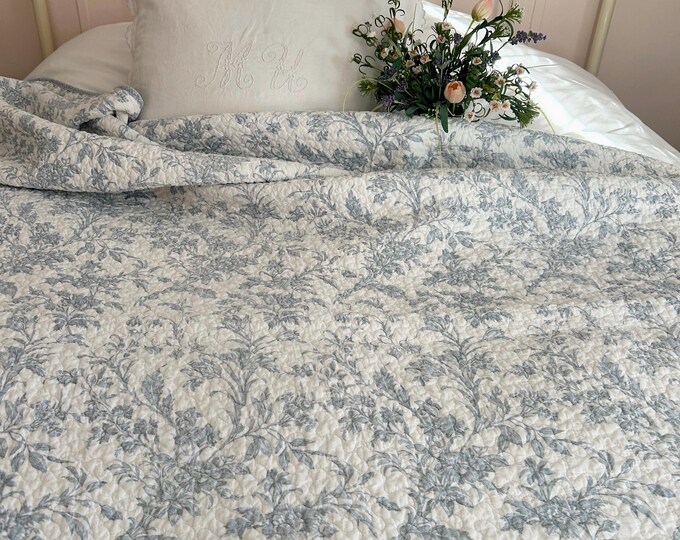French Country Light Blue and White Bed Quilt, Laura Ashley Shabby Chic ...