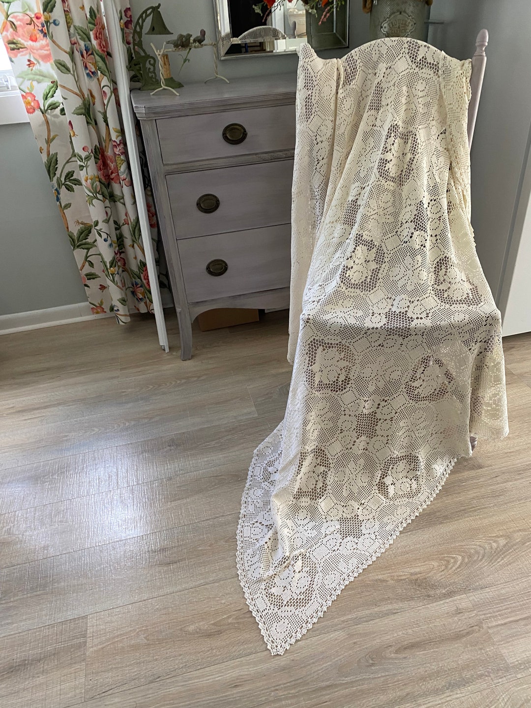 Vintage Cream Lace Crochet Tablecloth, Gorgeous Shabby Chic Lace Table ...