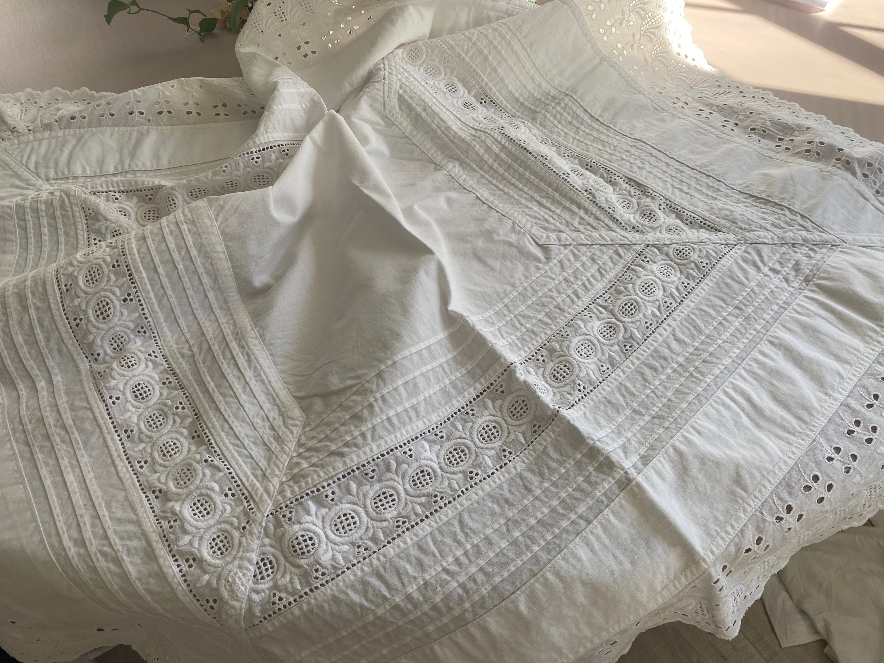 Gorgeous Vintage Swiss Eyelet Lace Tablecloth,square White Antique ...
