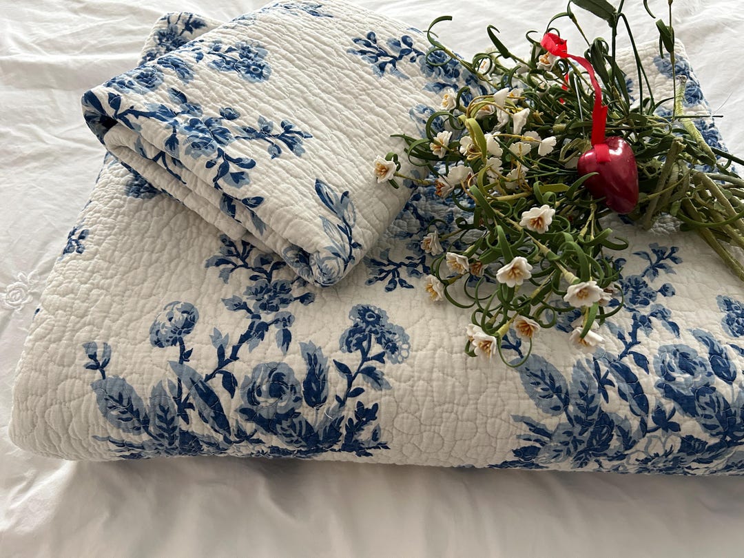 French Country Blue and White Bed Quilt, Laura Ashley Shabby Chic Style ...